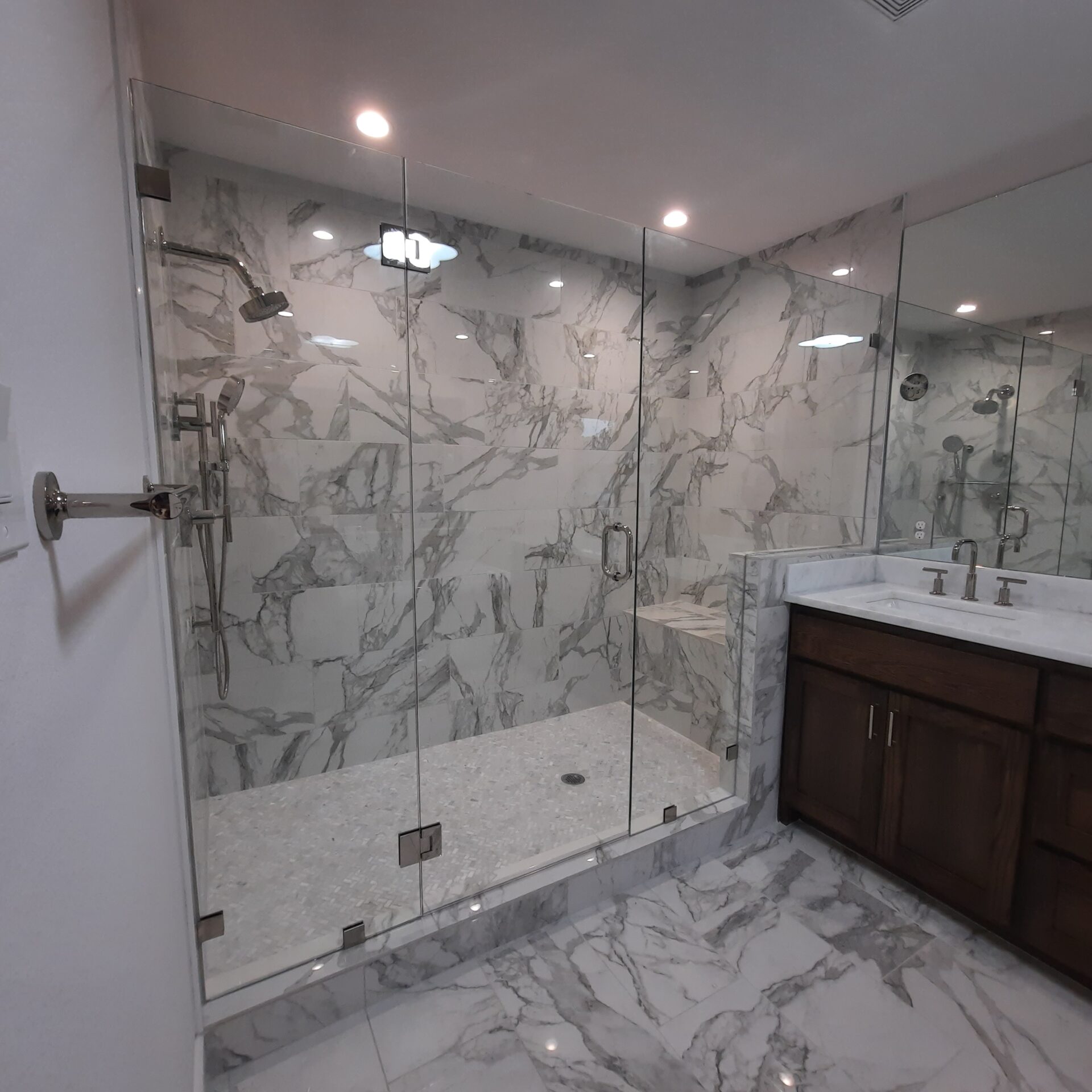 How to Choose the Right Shower Glass for Your Bathroom Remodel